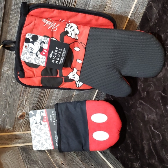 Disney | Kitchen | 4 Pc Mickey Mouse Kitchen Set Nwt | Poshmark